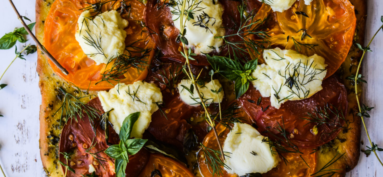 heirloom tomato flatbread | the frozen biscuit
