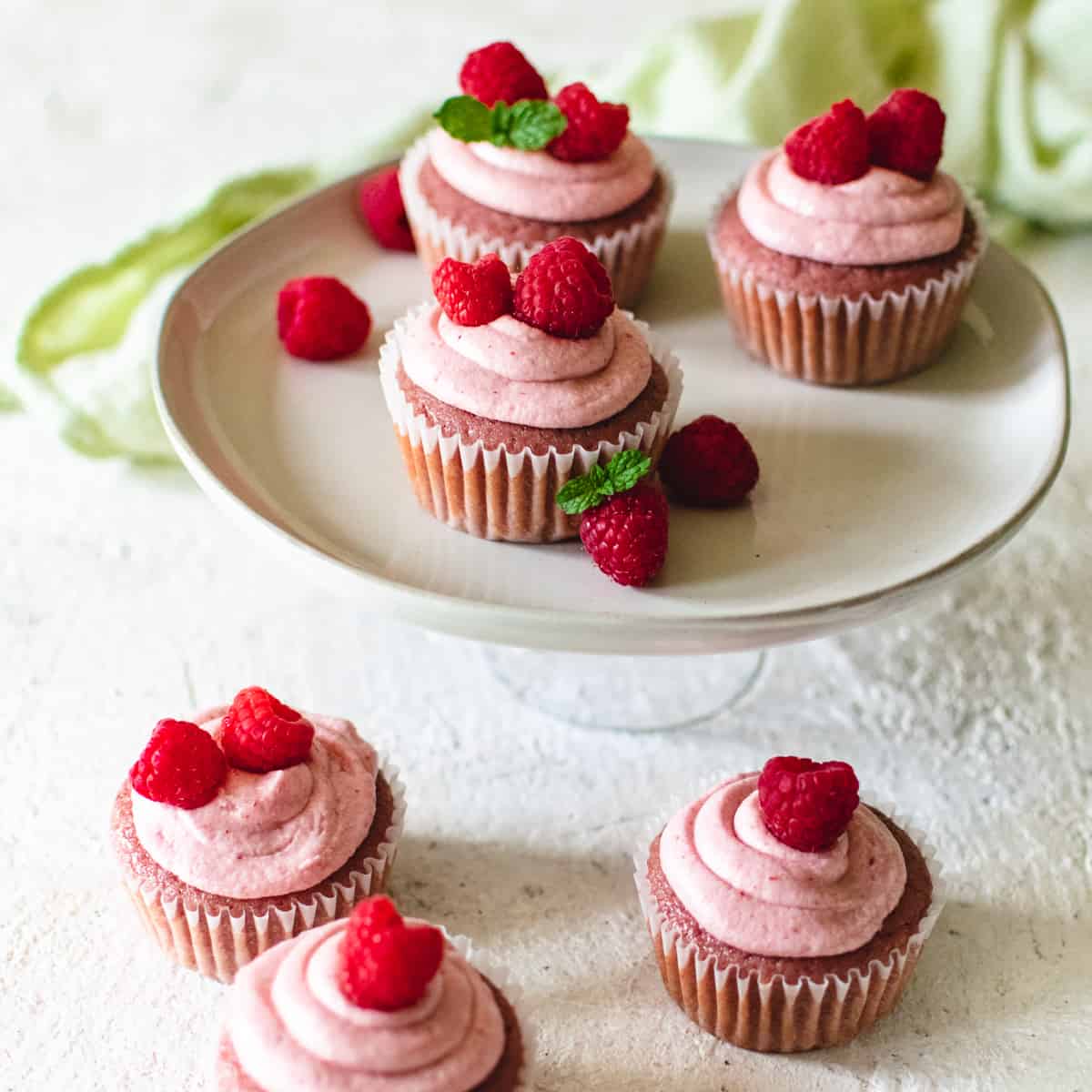 Raspberry Cupcakes | The Frozen Biscuit